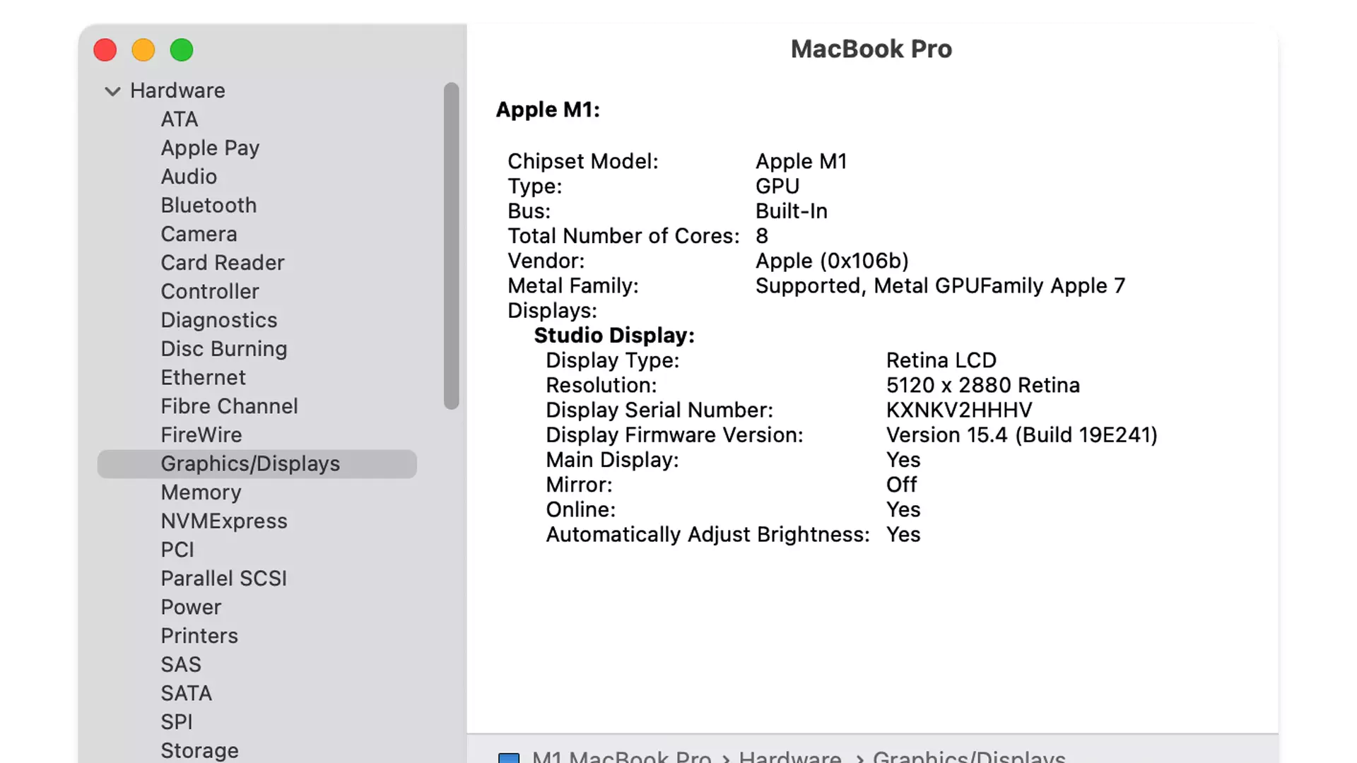 macOS में स्टूडियो डिस्प्ले की जानकारी की एक छवि, जो दिखाती है कि मॉनिटर iOS 15.4 चलाता है।