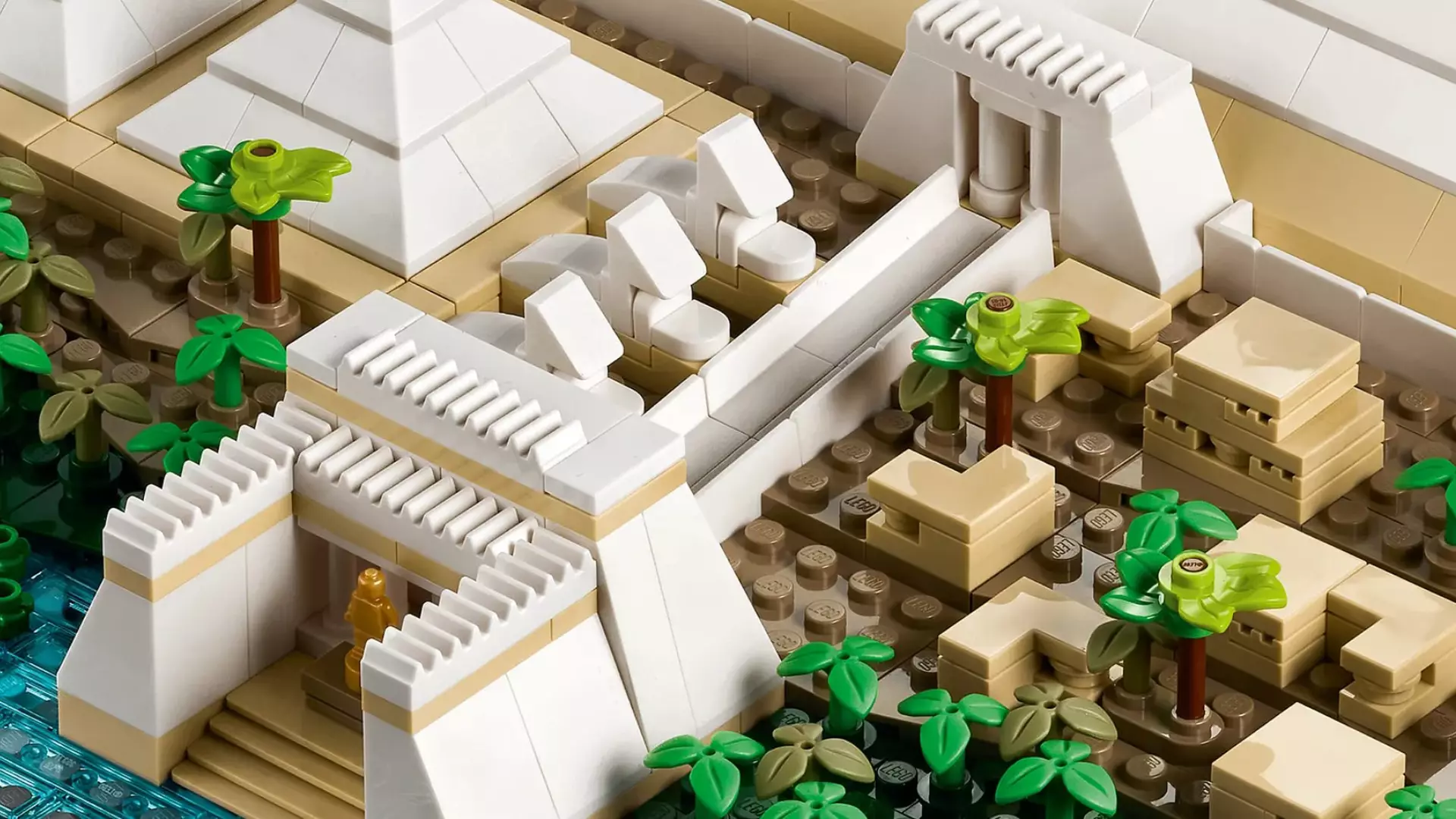 LEGO ఆర్కిటెక్చర్ గ్రేట్ పిరమిడ్ ఆఫ్ గిజా యొక్క క్లోజ్-అప్ పిరమిడ్ ముందు సెట్ వివరాలు