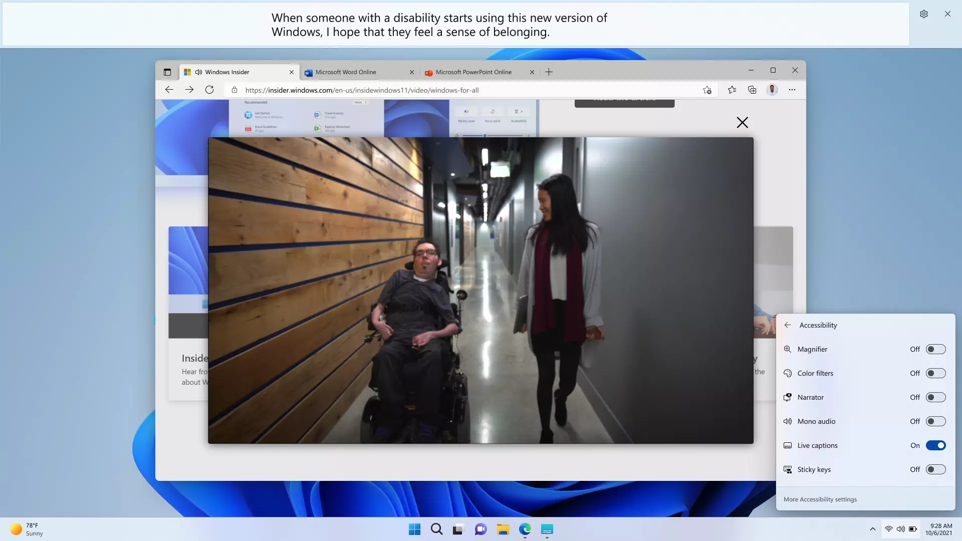 Live Captions sa Windows 11. Ang mga caption makita sa ibabaw sa screen, ibabaw sa video.