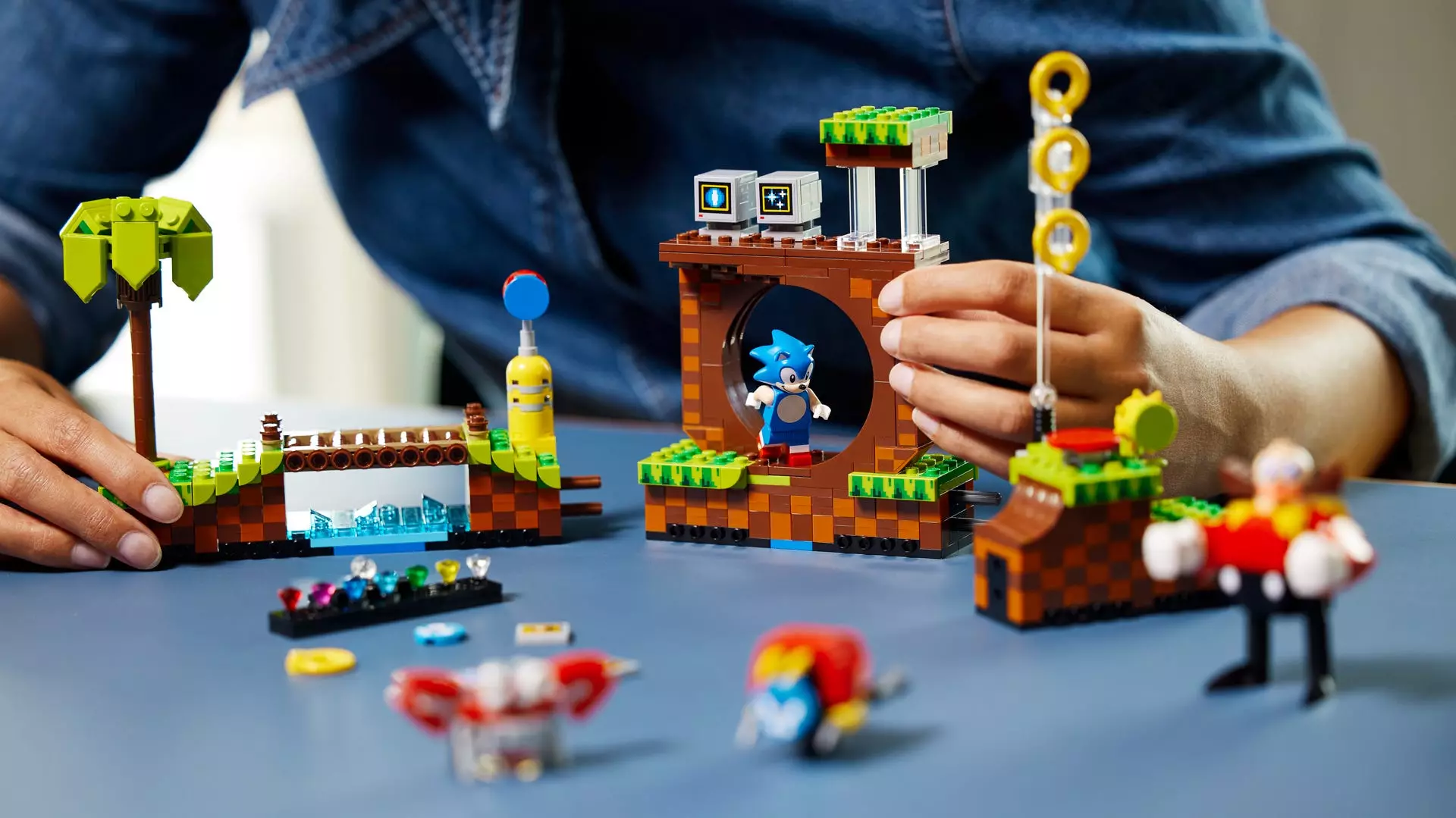 LEGO 'ಸೋನಿಕ್ ಹೆಡ್ಜ್ಹಾಗ್' ಸೆಟ್ ಗ್ರೀನ್ ಹಿಲ್ ವಲಯದ ಮೂಲಕ ಜಿಪ್ ಮಾಡಲು ನಿಮಗೆ ಅನುಮತಿಸುತ್ತದೆ