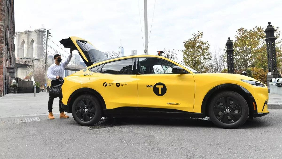 Nieuwe Mustang Mach-E Taxi in NYC