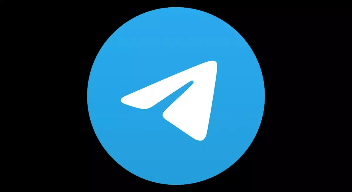 Telegram-ի լոգոն սև ֆոնի վրա