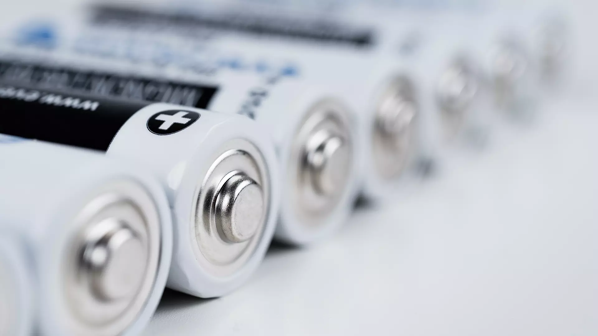Baterei AA lan AAA sing bisa diisi ulang paling apik kanggo Kabeh Elektronik Lawas Sampeyan