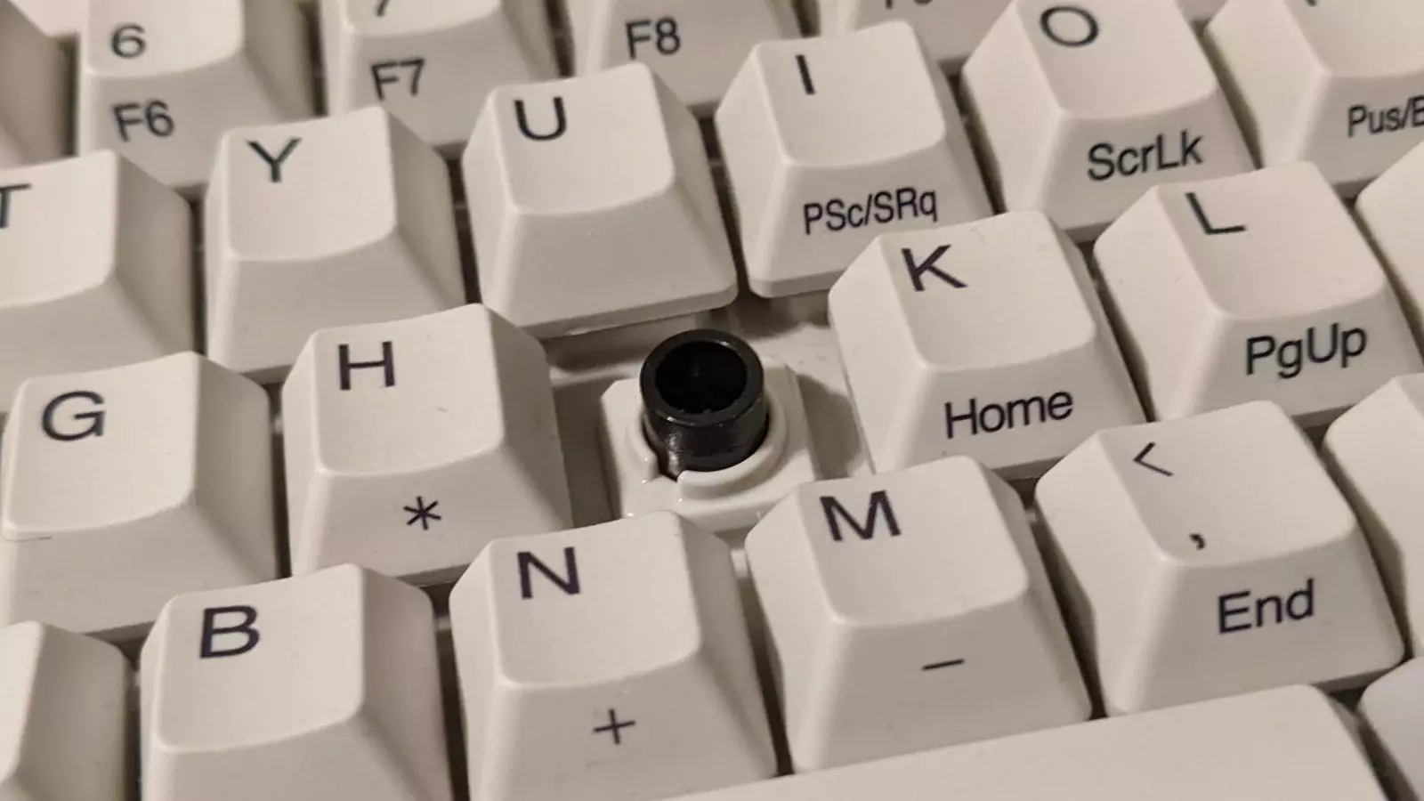 Zoumaache vum Topre Schalter op der Professional 2 Keyboard installéiert
