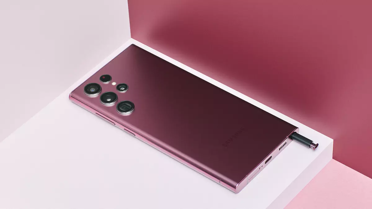 Samsung Galaxy S22 Ultra લાલ રંગમાં