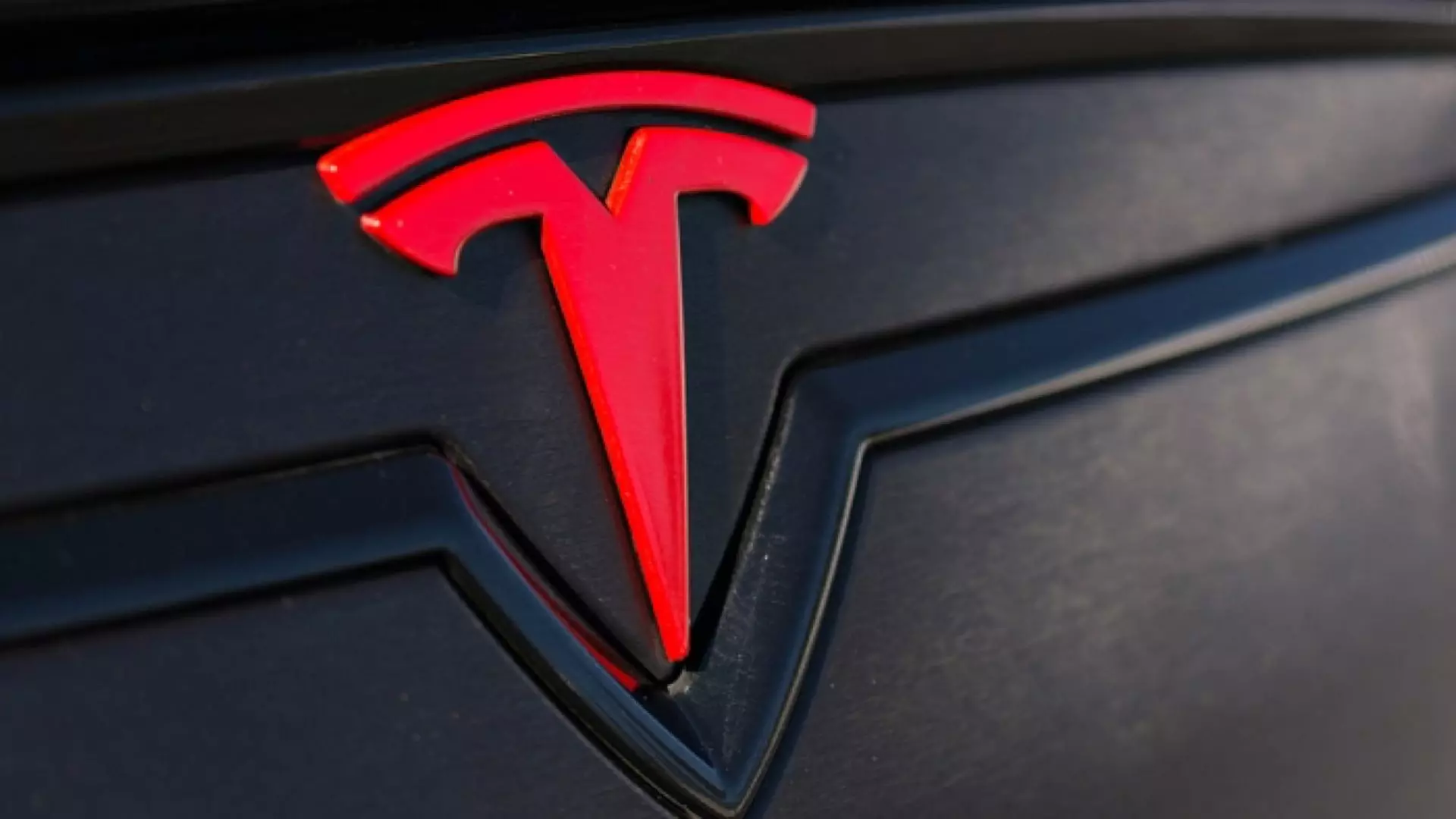 Mengapa Kenderaan Tesla Sentiasa Dipaling Balik