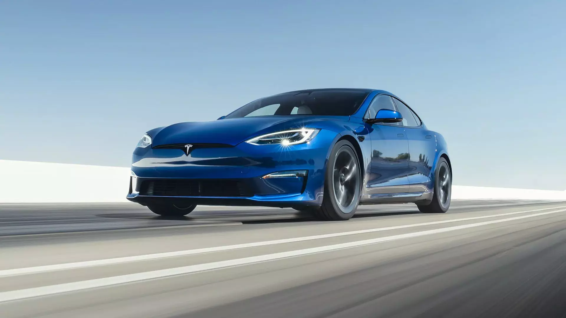 Tesla Model S กำลังเคลื่อนไหว