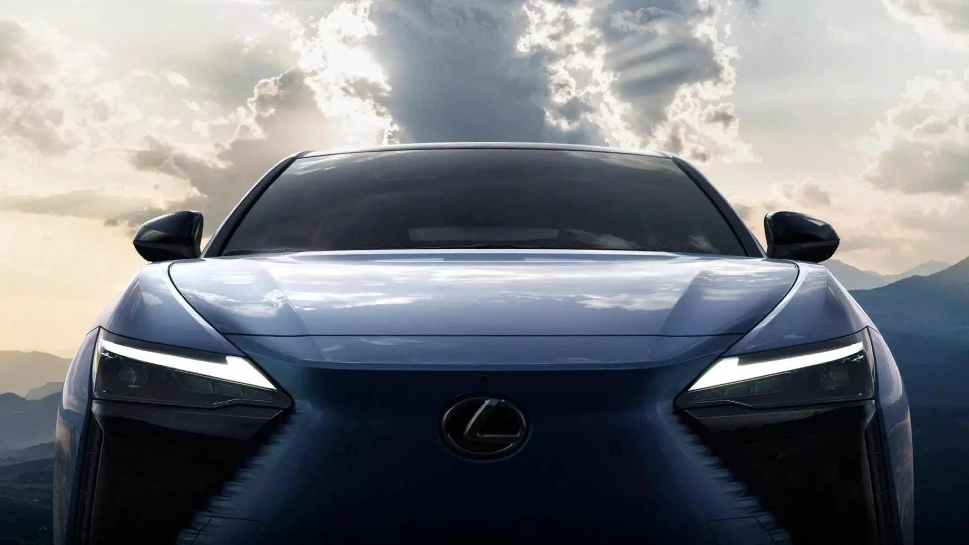 Lexus va debuta luna aceasta, primul vehicul electric cu un volan controversat