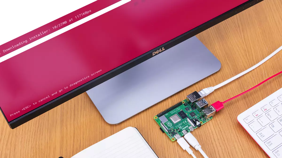 Raspberry Pi 4 instalira svoj OS preko mrežne veze.