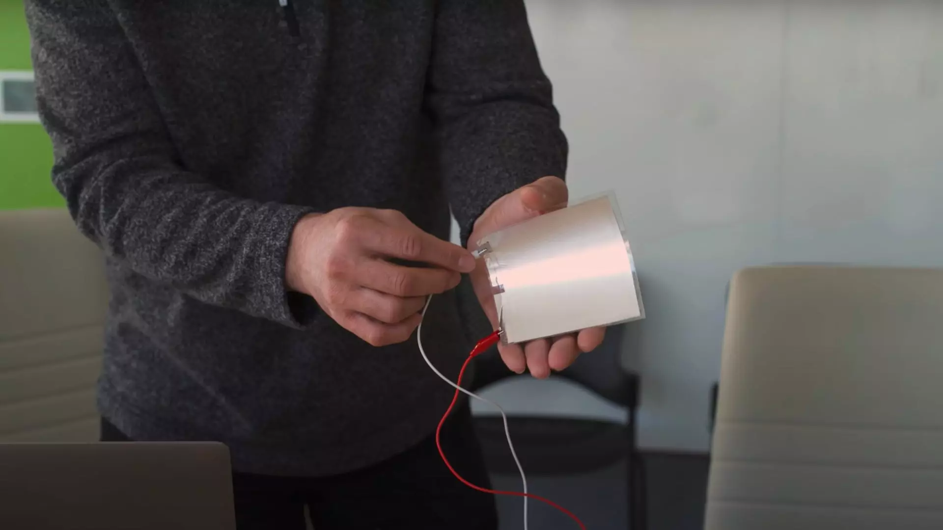 Istraživači MIT-a stvorili su zvučnike s "tankom pozadinom".
