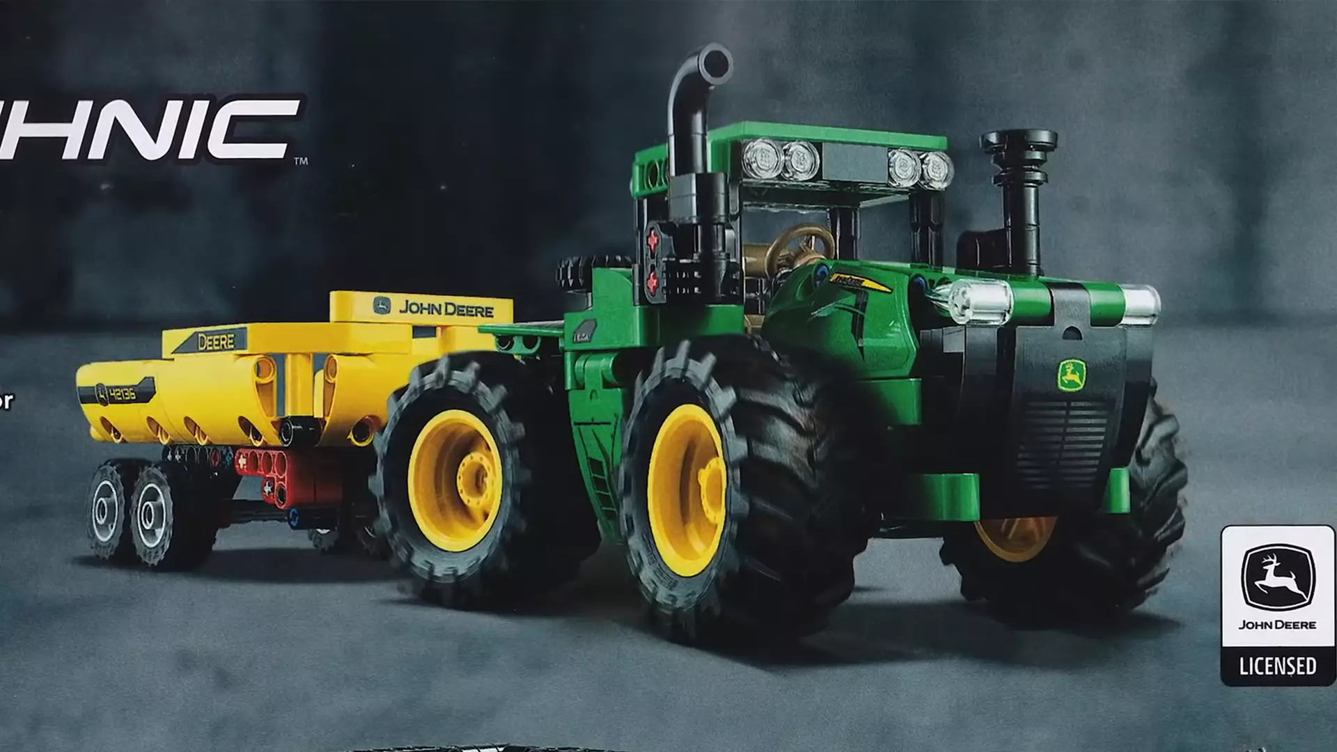 Saika hanatevin-daharana ny fanangonana teknika an'ny LEGO ny John Deere Tractor