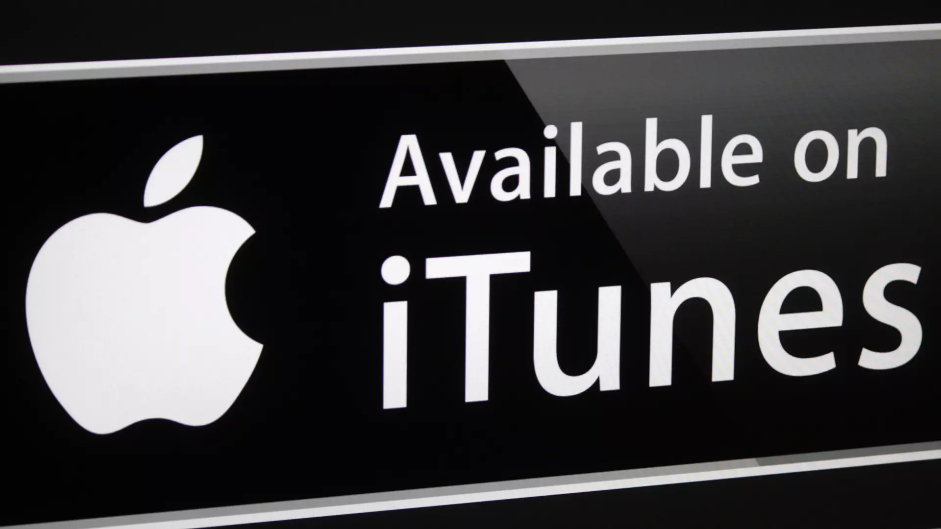 Un logotipo de iTunes nun MacBook