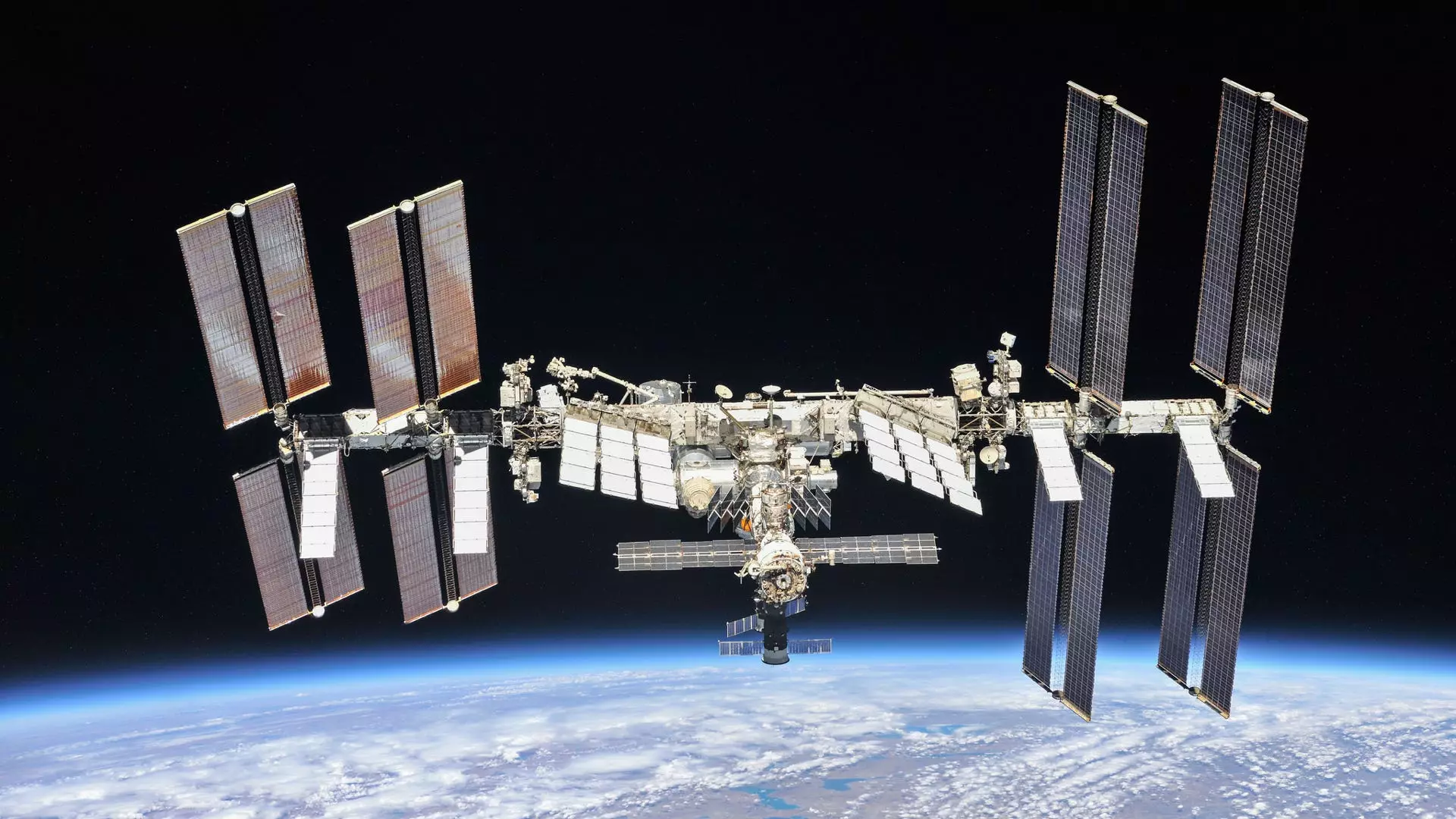 НАСА олон улсын сансрын станцыг сүйрүүлж байгаад баяртай байна
