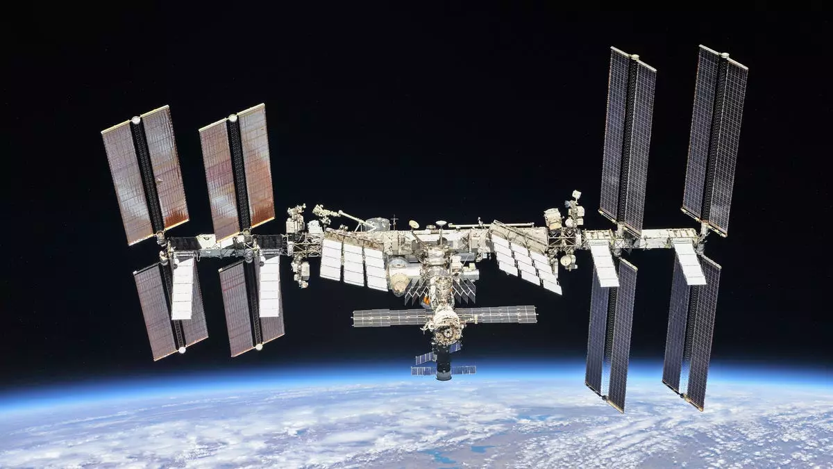 Međunarodna svemirska postaja koja kruži oko Zemlje