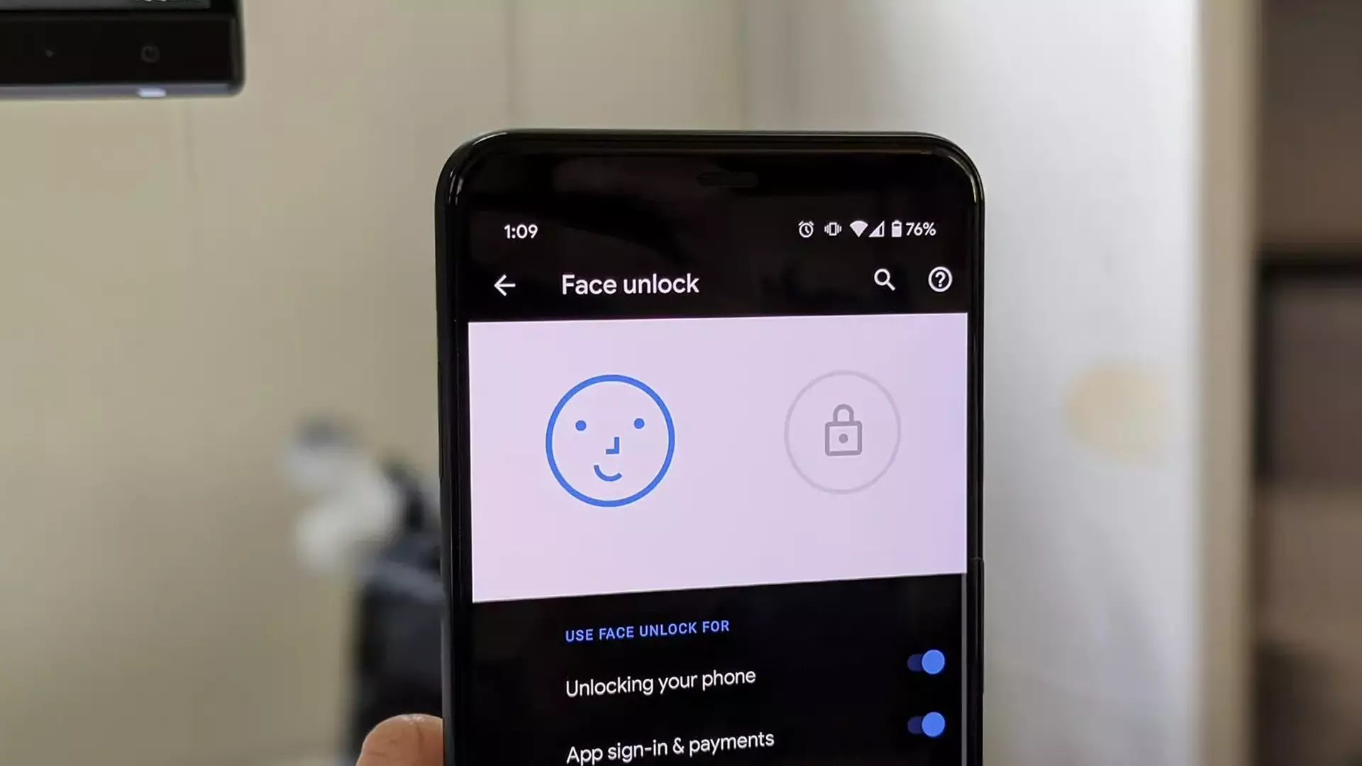 Google Pixel 4 の顔認証機能。