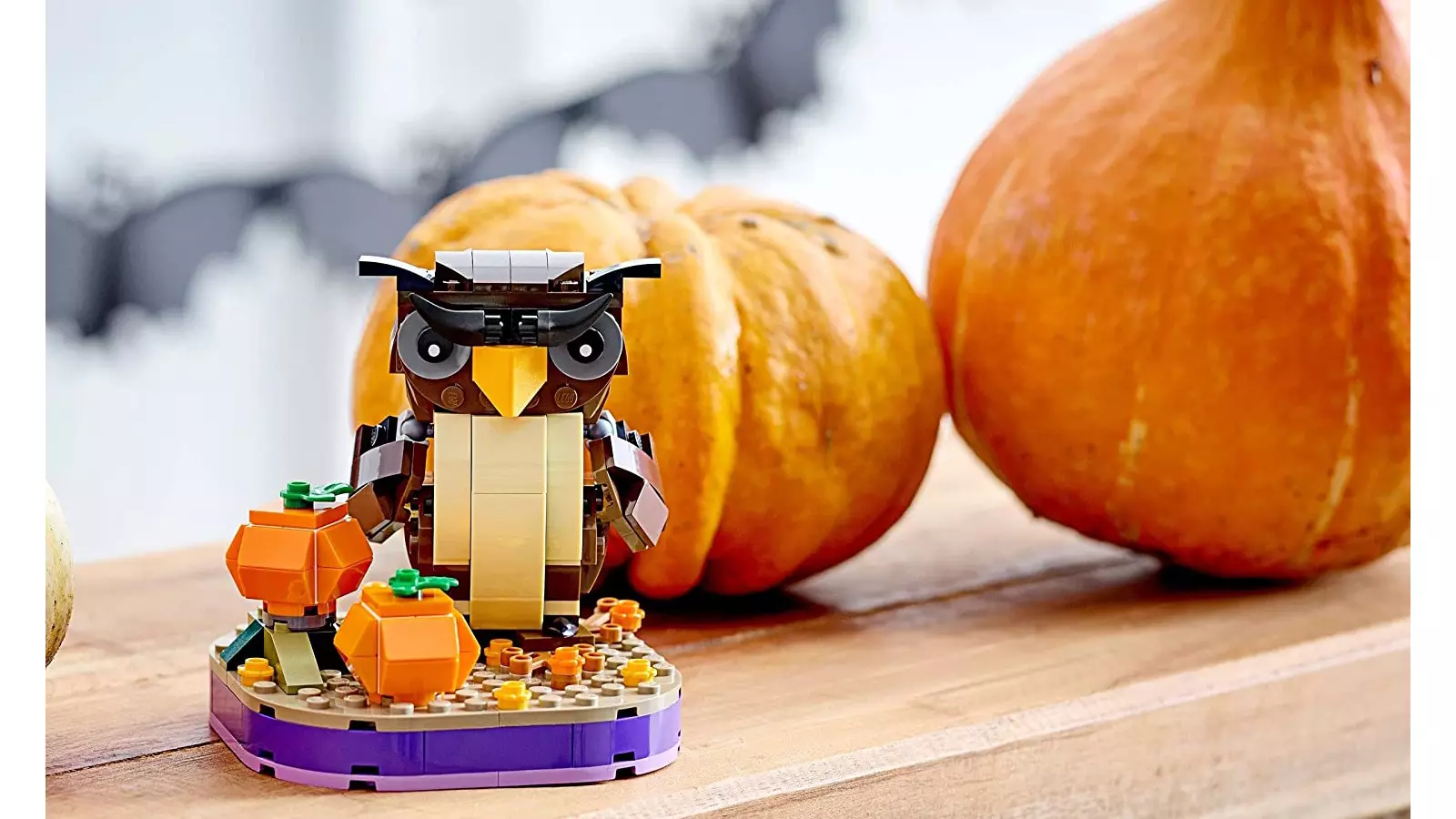 LEGO Halloween Owl двума гарбузамі
