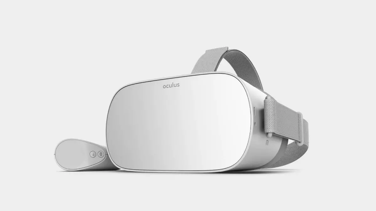 Ένα Oculus Go και ένα χειριστήριο σε λευκό φόντο.