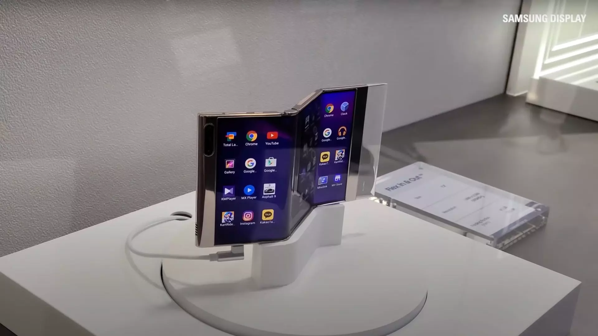 Samsung აწვალებს თავის ველურ მრავალ დასაკეცი ტელეფონის პროტოტიპებს