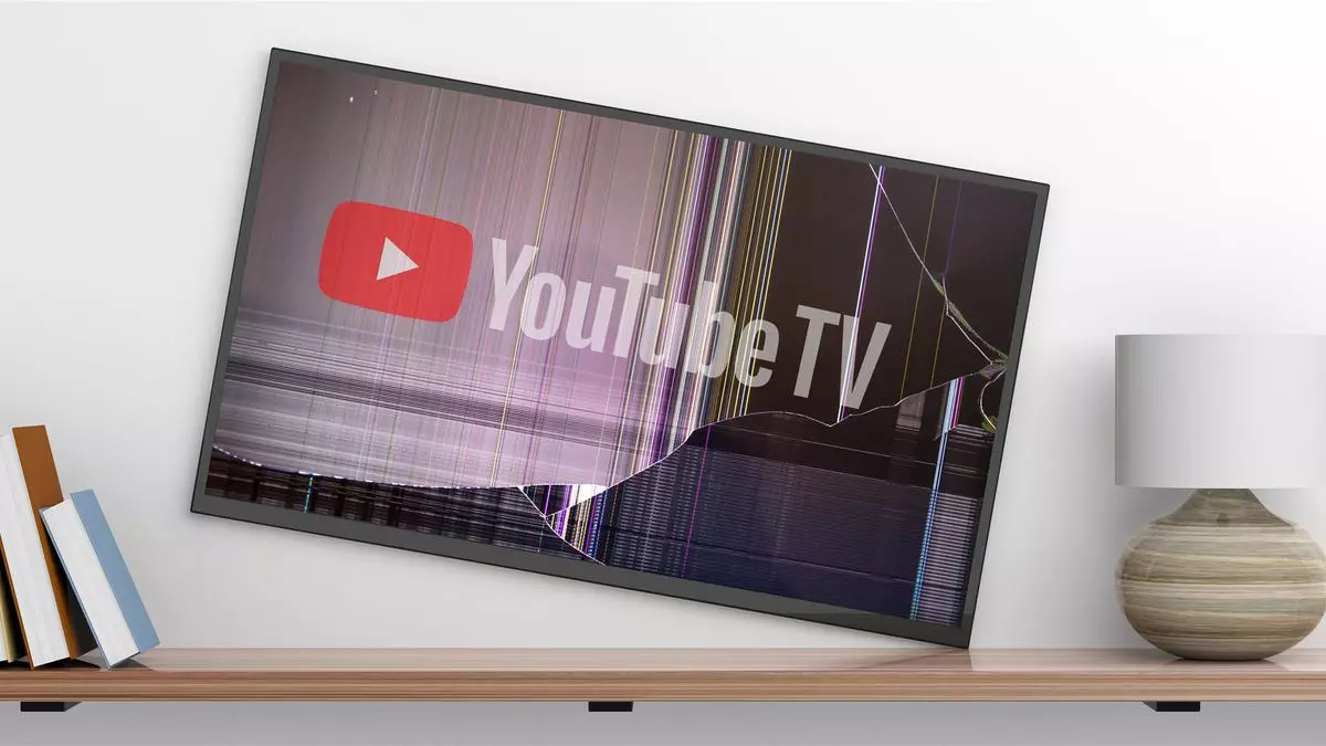 uma TV quebrada caindo da parede, mostrando o logotipo do youtube tv