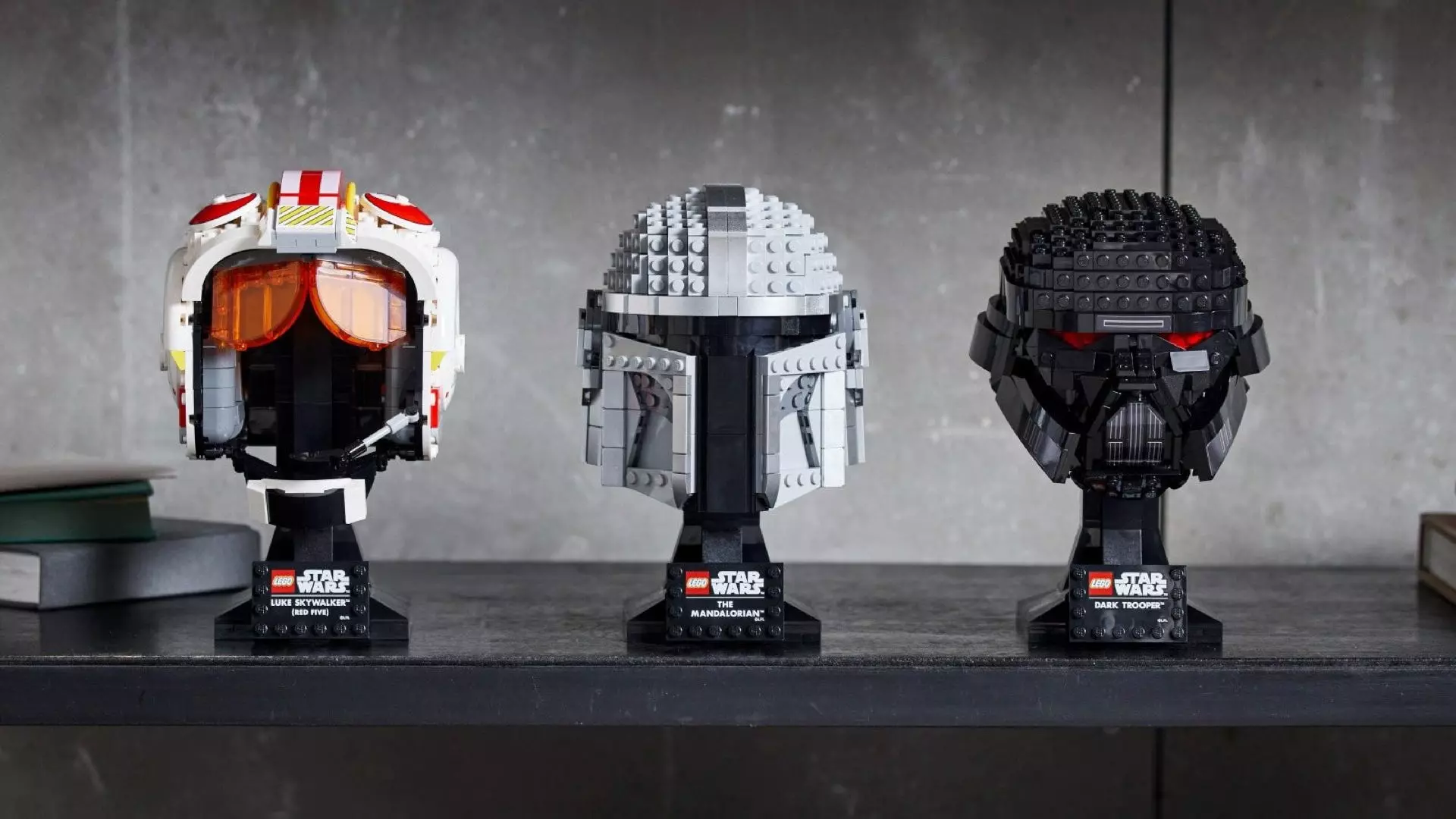 نئے LEGO 'Star Wars' ہیلمٹ یہاں ہیں، بشمول The Mandalorian's