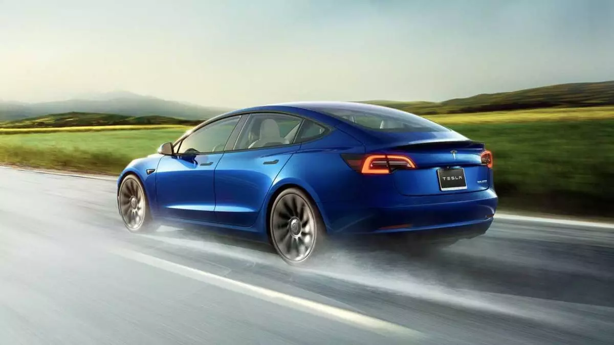 Tesla Model 3 2022 года