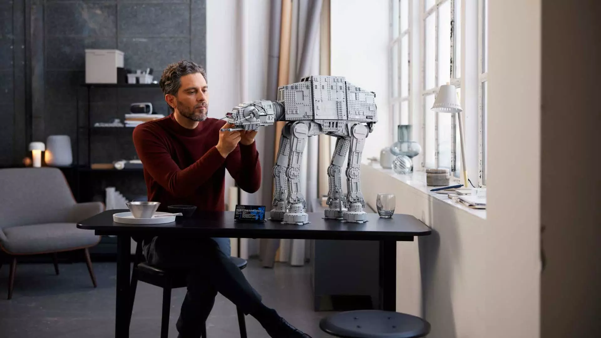 [Kthehu në magazinë] Walker i ri LEGO 'Star Wars' AT-AT nuk është i madhësisë së jetës, por ndihet në atë mënyrë