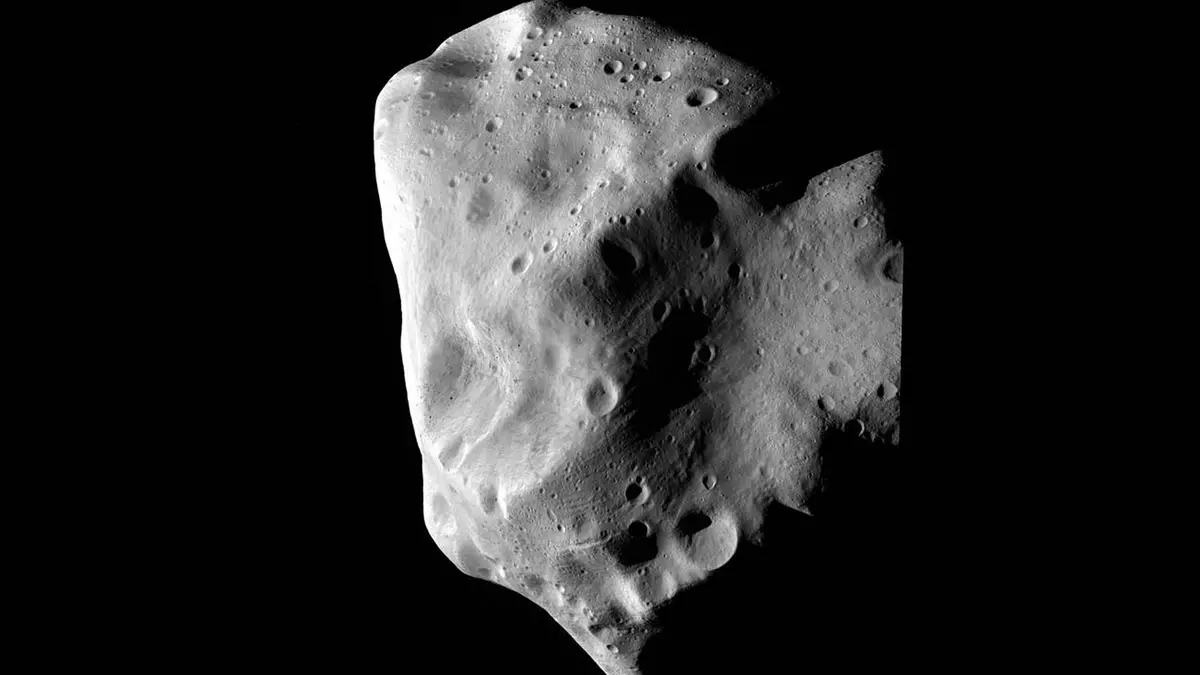 Asteroīda Lutetia fotogrāfija, kuru, es ceru, NASA neizvirzīs.