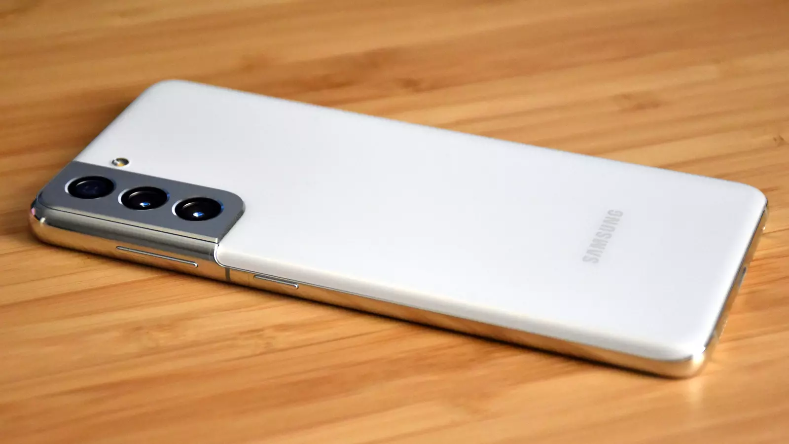 Gufunga Samsung Galaxy S21 kamera kumeza kumeza