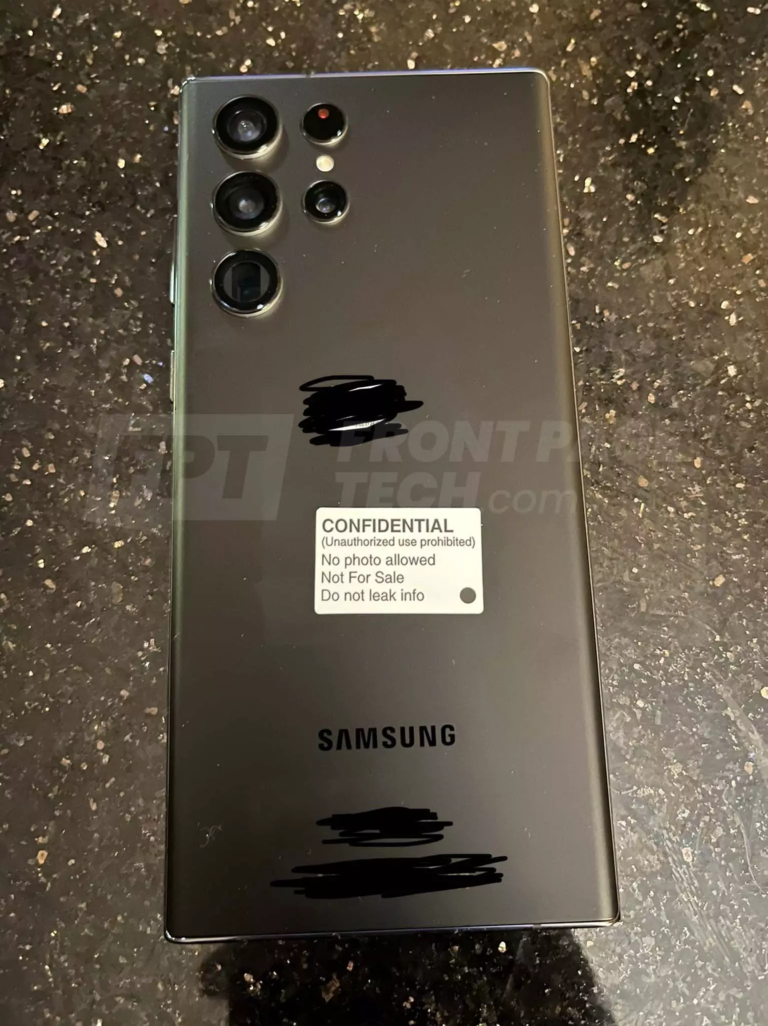 Ein Foto der Rückseite des Galaxy S22 Ultra.
