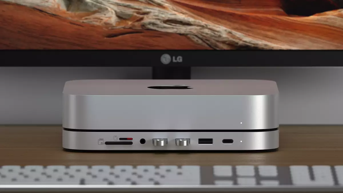O M1 Mac Mini co novo concentrador USB-C de Satechi.