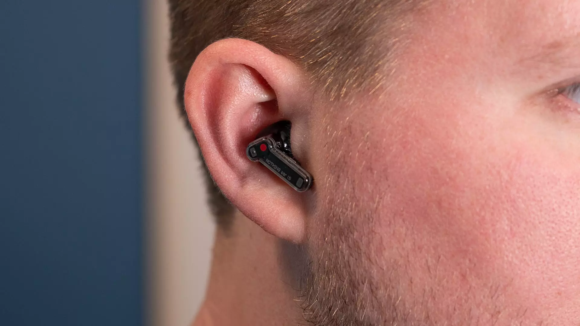 Perfil frontal del Nothing Ear 1 Black in-ear