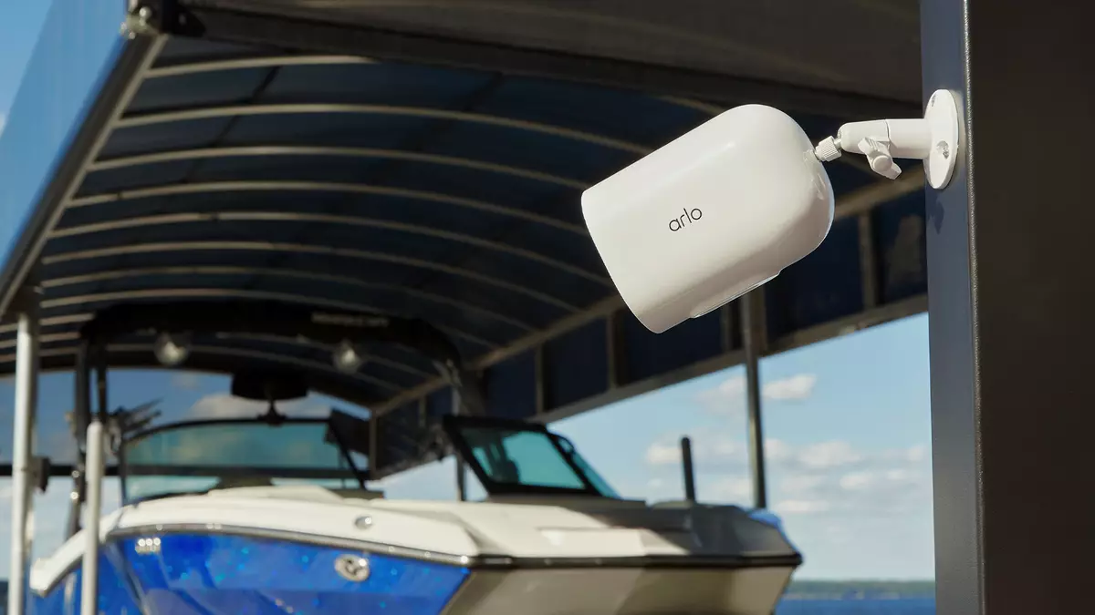 Arlo Go 2 LTE нь хөлөг онгоцны зогсоол дээр.