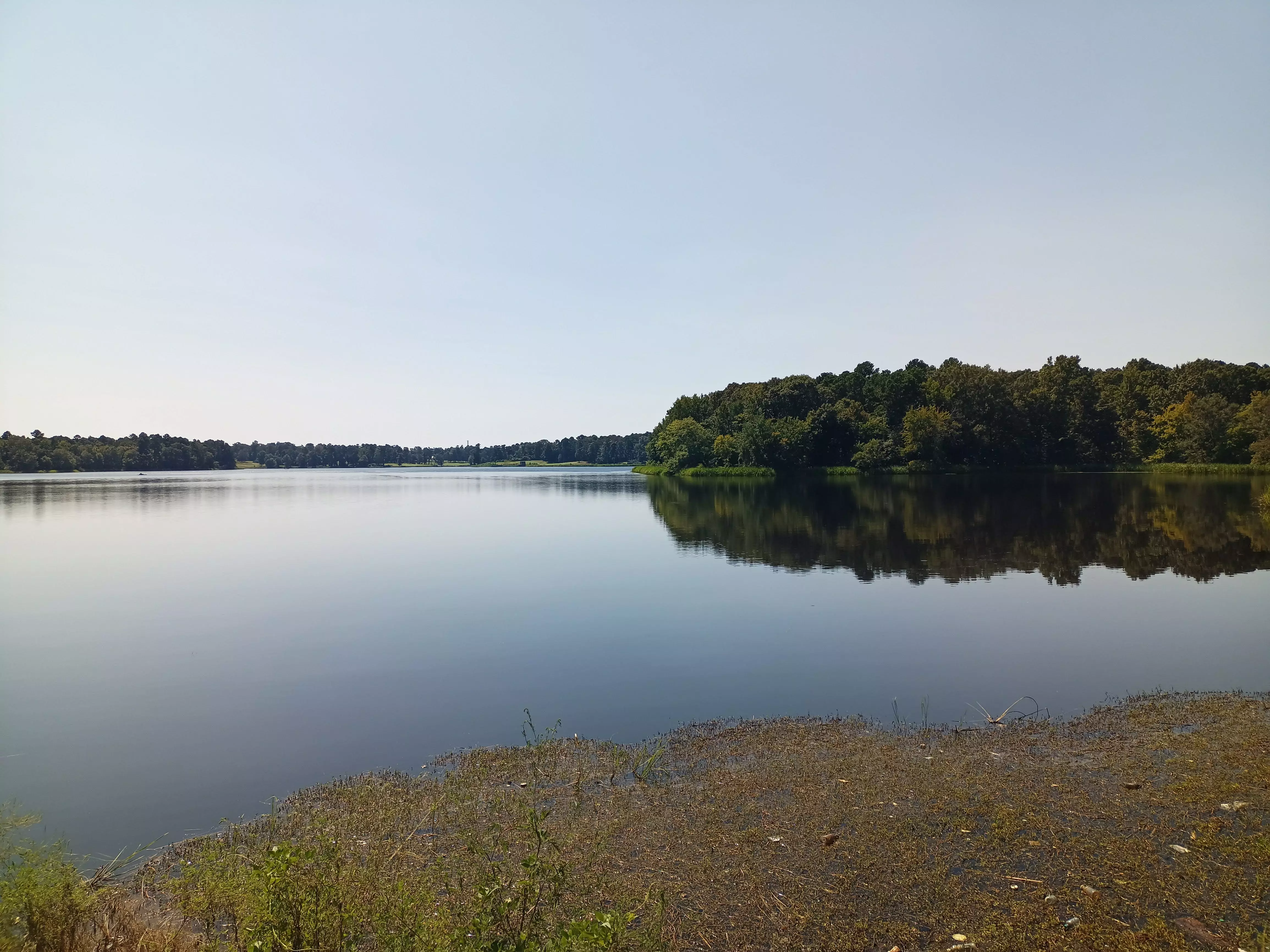 Примерна снимка на BLU g91 Pro: пейзаж с езеро, редовно изрязване