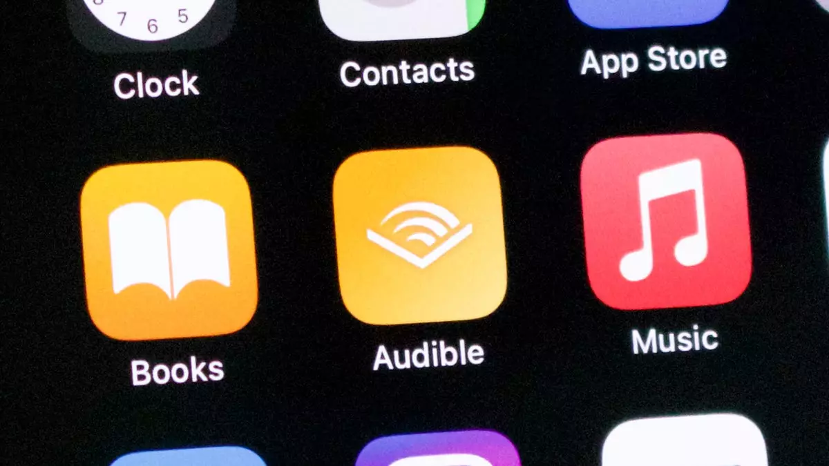 Layar iPhone nampilkeun ikon aplikasi Audible di tengah.