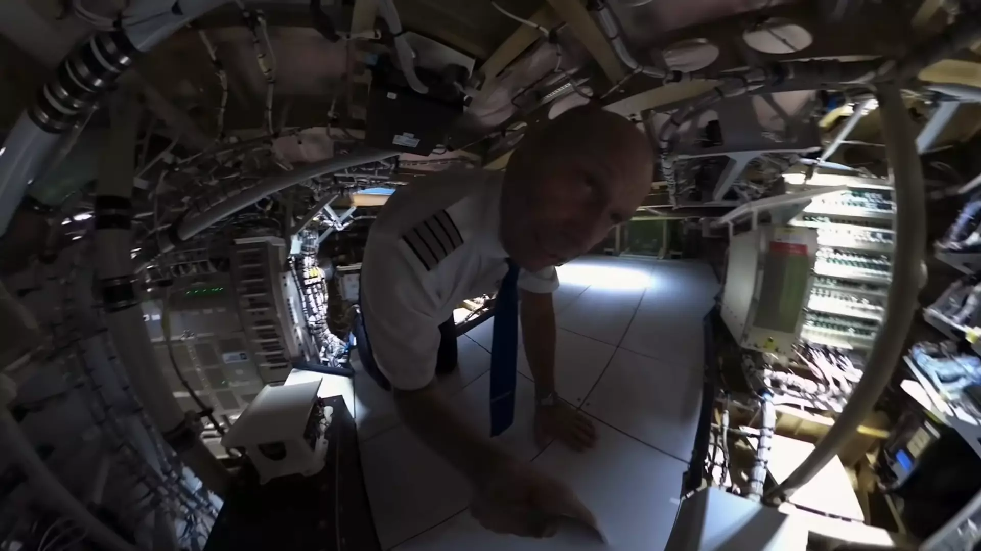Cette vidéo révèle les secrets de l'Airbus 350, comme une salle de serveurs sous le cockpit