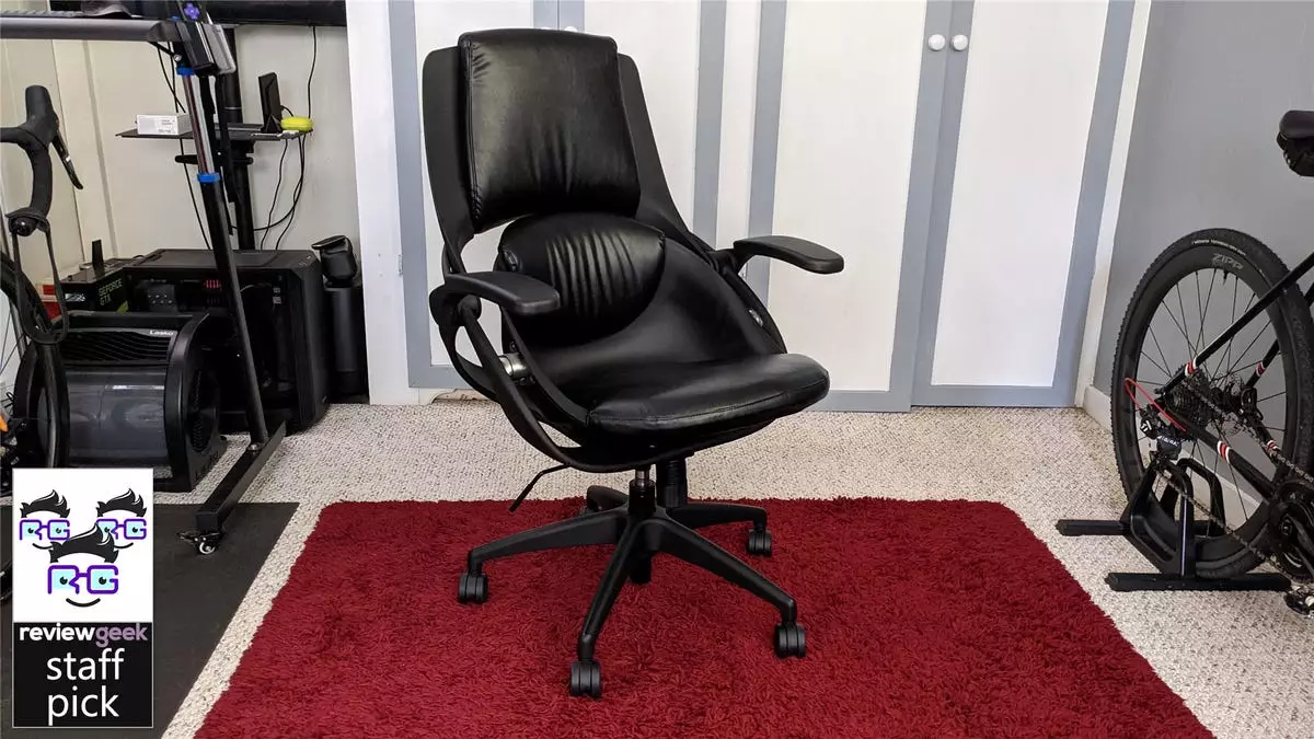 辦公室中的 All33 BackStrong C1 椅子