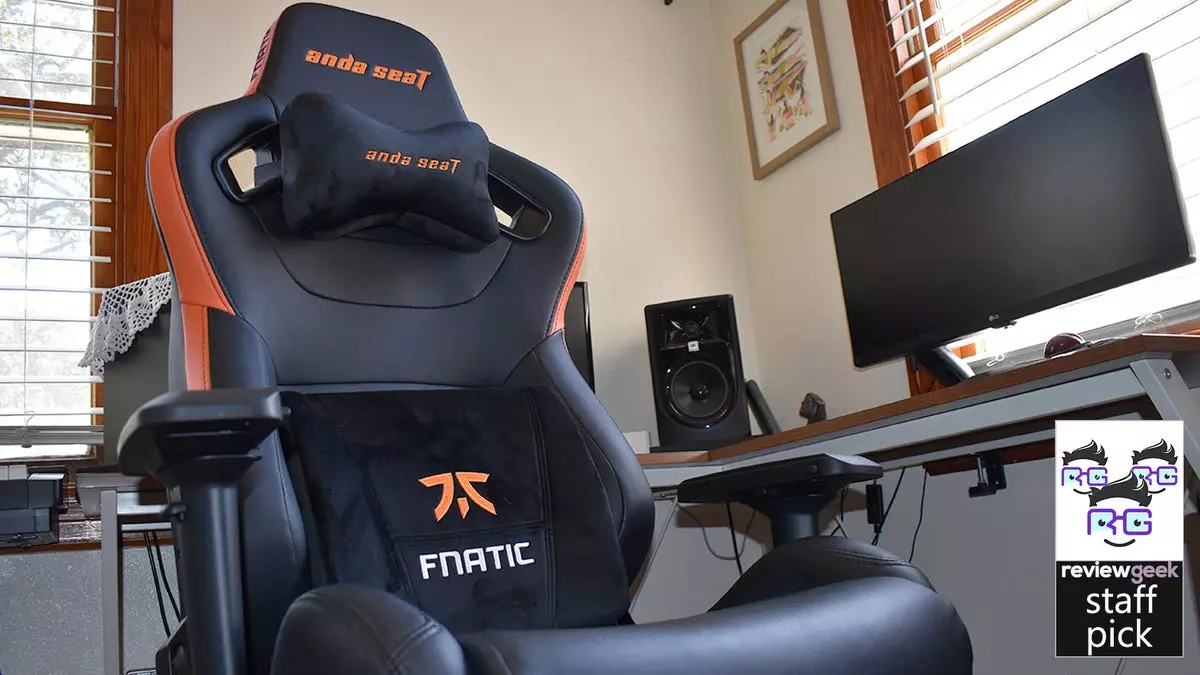 Крісло Anda Seat Fnatic Edition у всій красі.