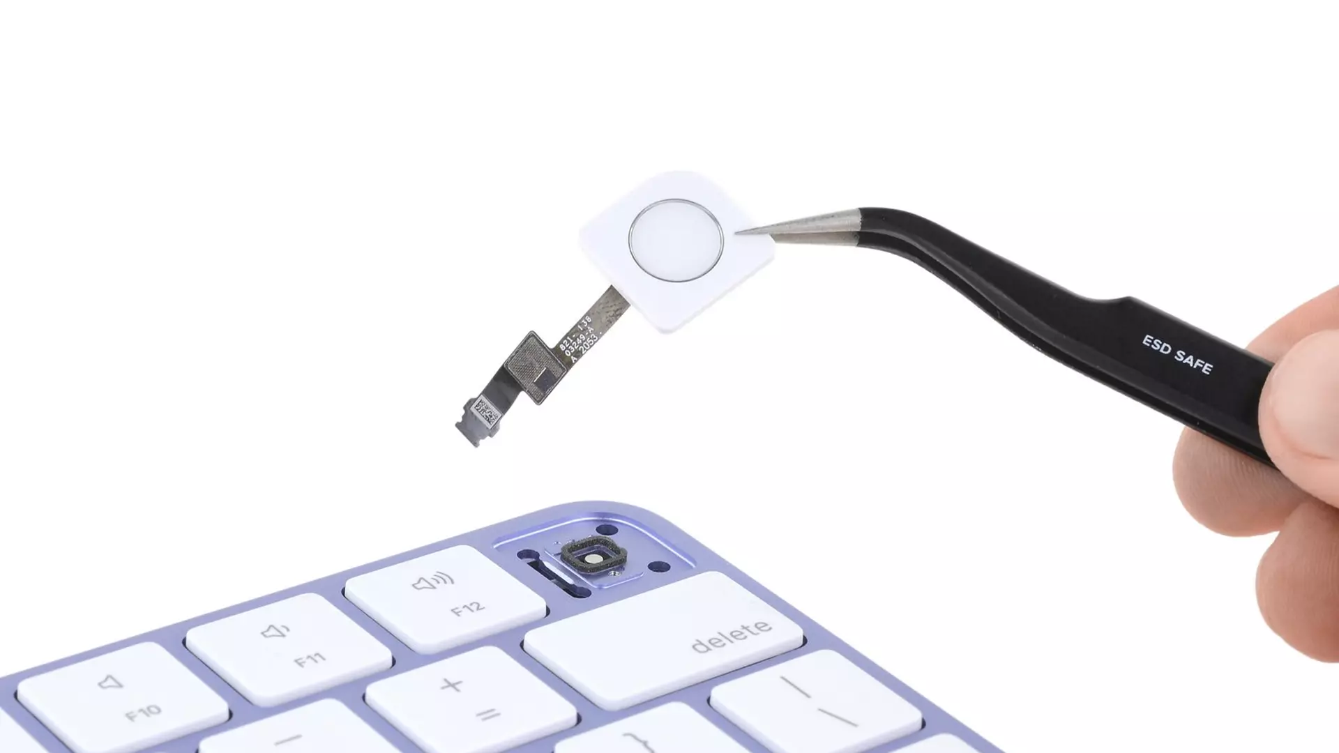 Il sensore Touch ID della Magic Keyboard dell'iMac M1.
