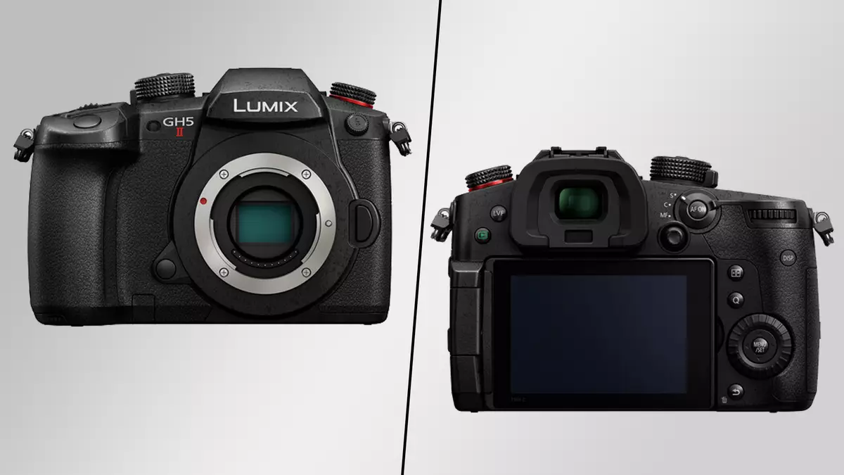 Pandangan badan hadapan dan belakang bagi Kamera Tanpa Cermin Panasonic Lumix GH5 Mark II yang baharu
