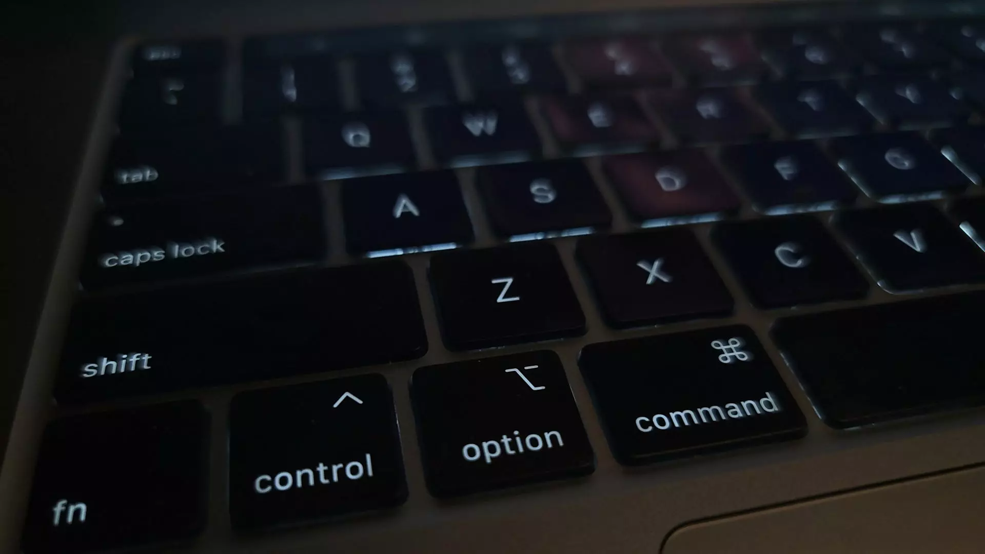 Apple klaviatūros foninis apšvietimas