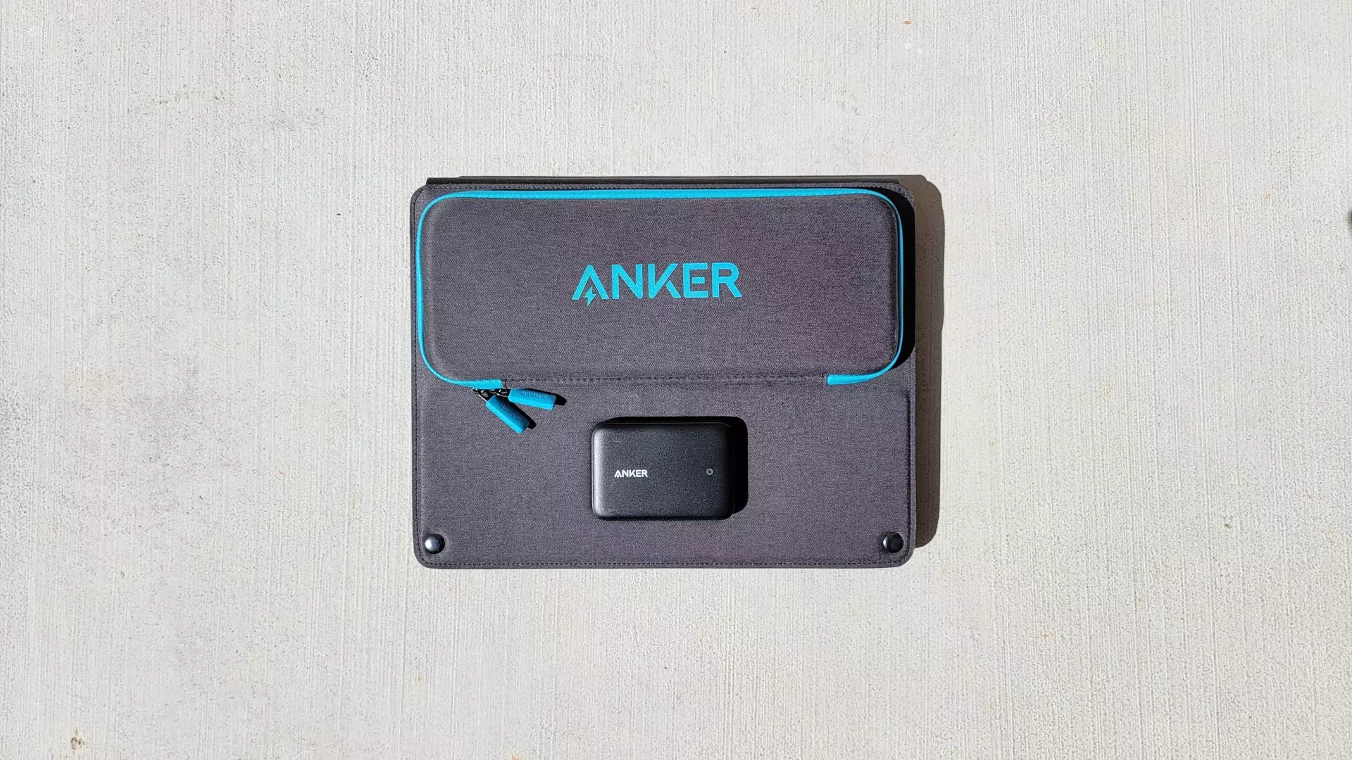 Anker 515 solar panel charger (24W)