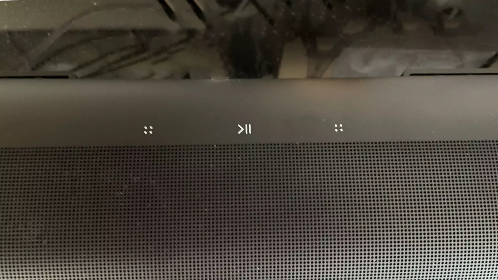 Sonos ARC saundbarining yuqoridan pastga