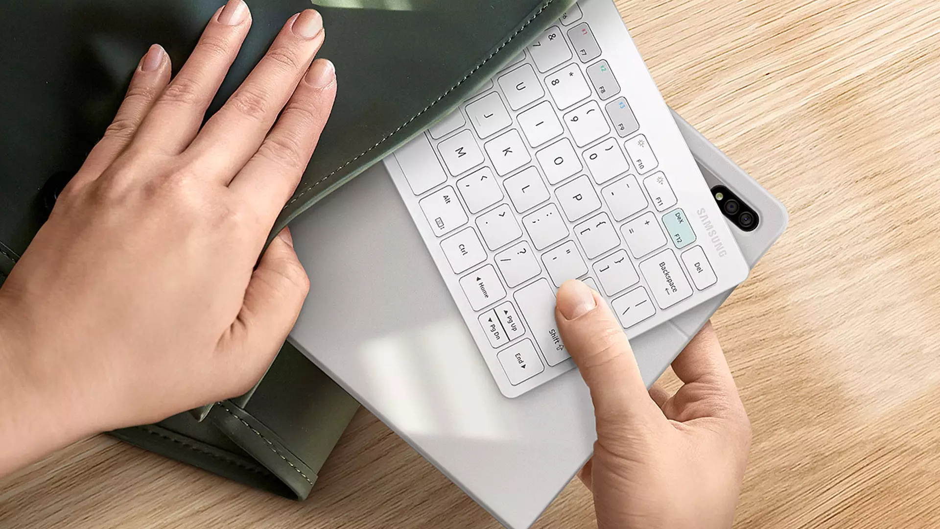 Samsungning yangi DeX klaviaturasi Galaxy gadjetlaridan ko'p foydalanadi