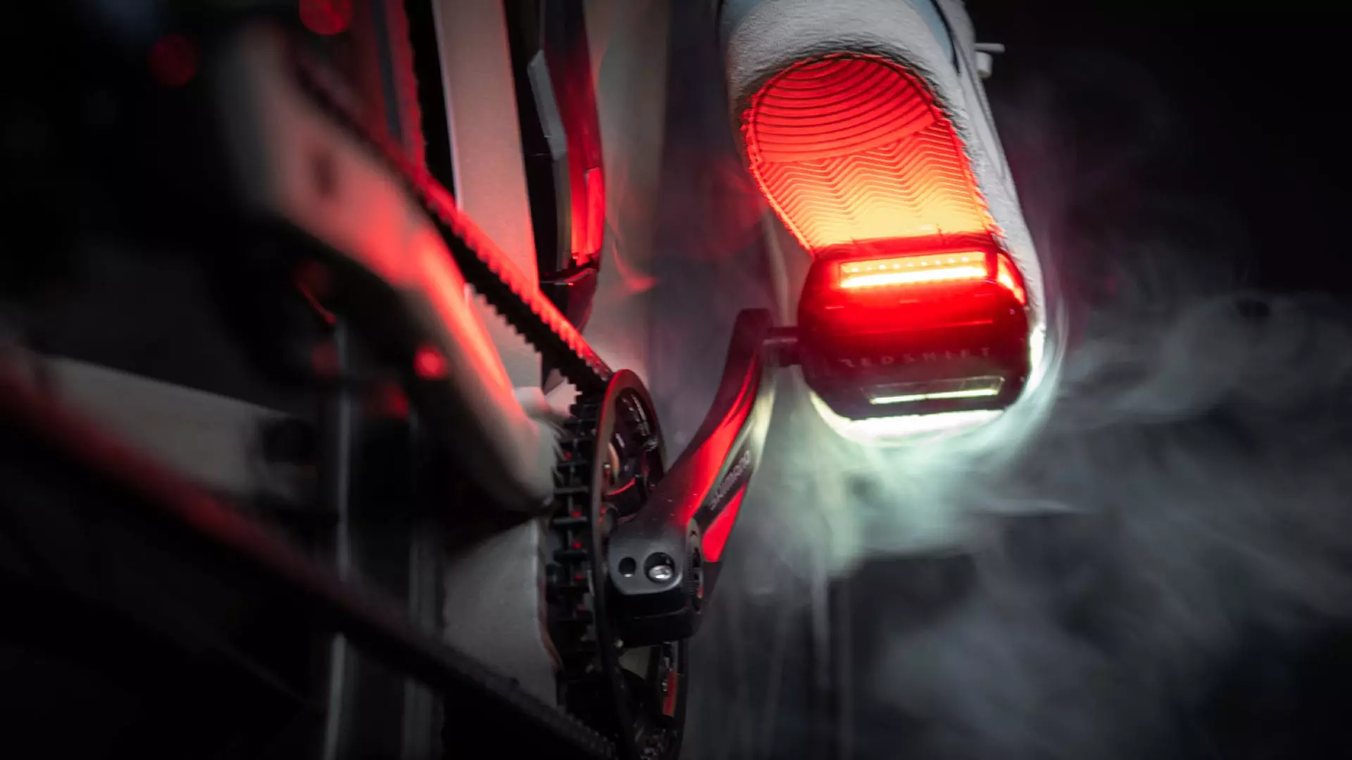 Pedal LED Arclight Redshift Ditujukeun Pikeun Ngadamel Pengendara Langkung Katingali