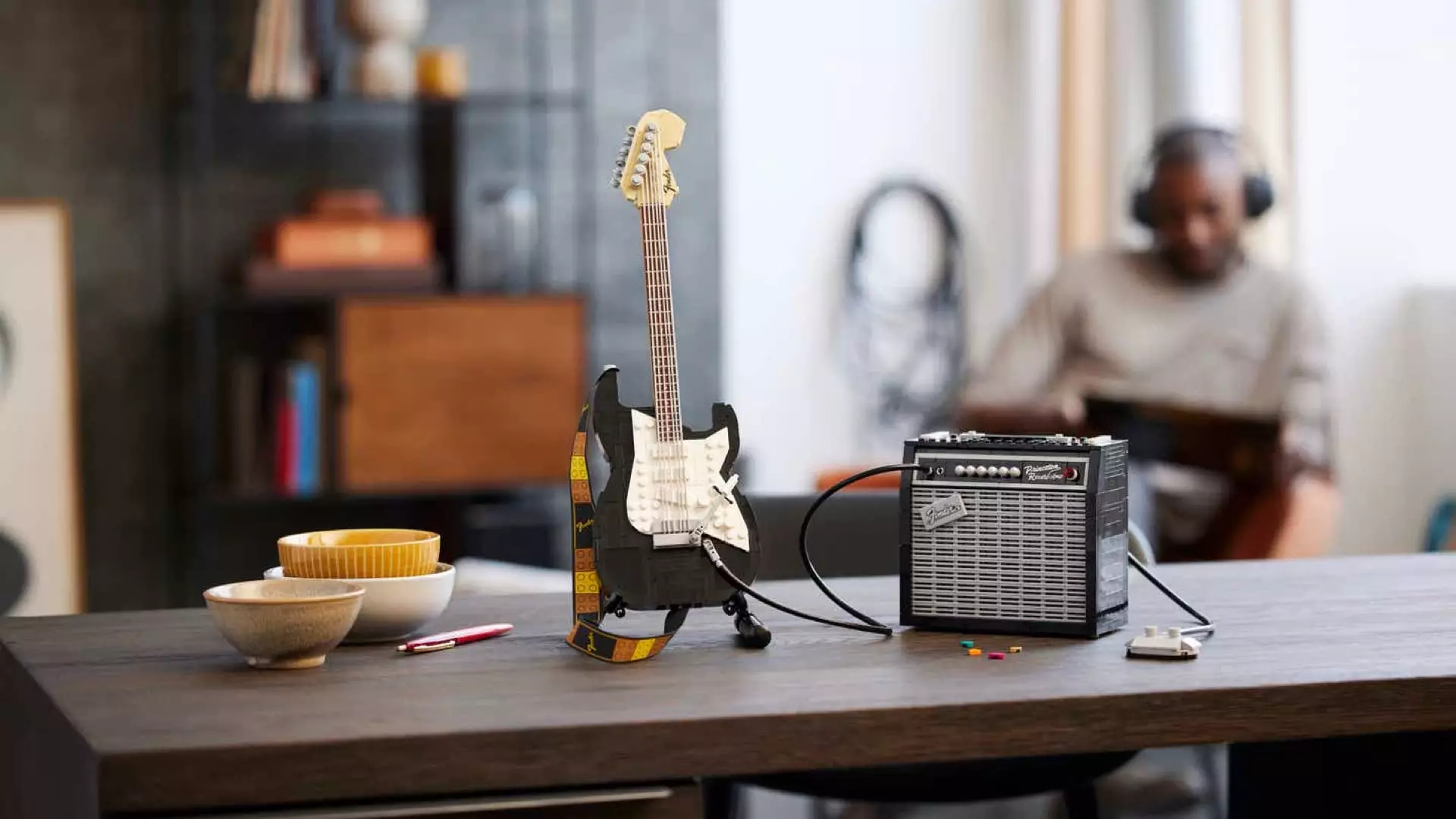 LEGO-nyň Fender Stratokaster gitara toplumy siziň jennete barýan basgançagyňyzdyr