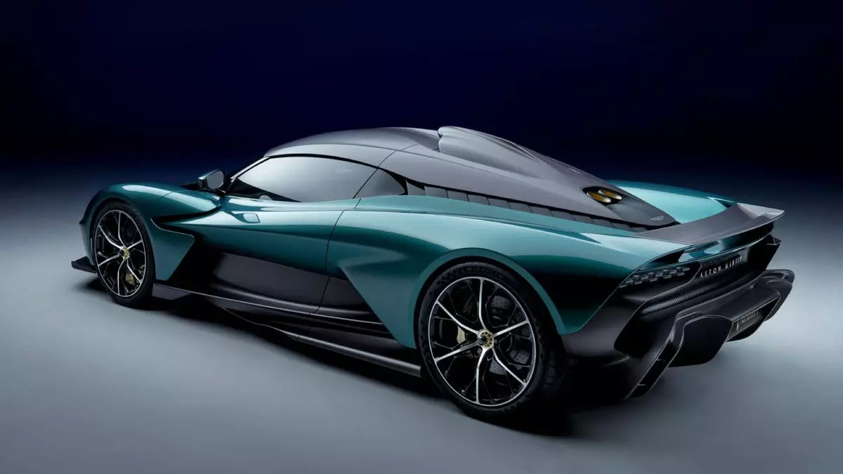 Aston Martin Valhalla hübriid superauto