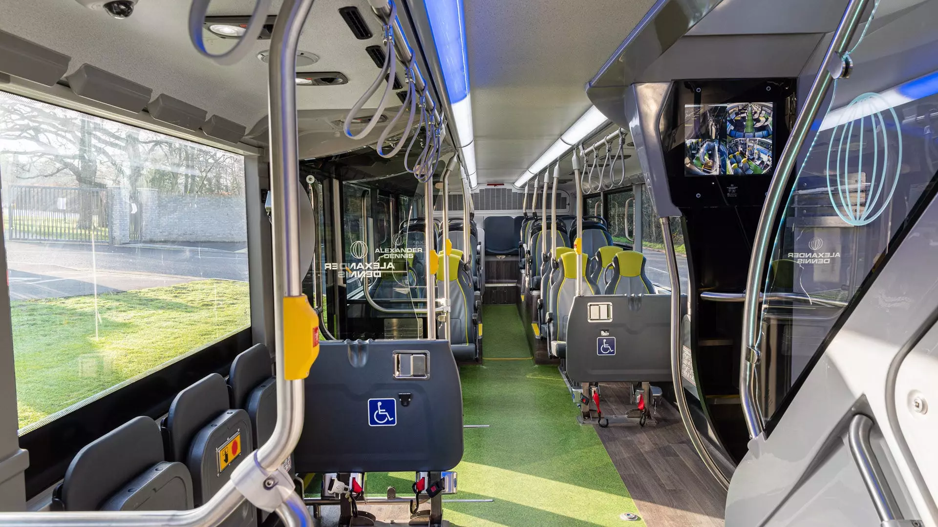 El interior de un autobús eléctrico.