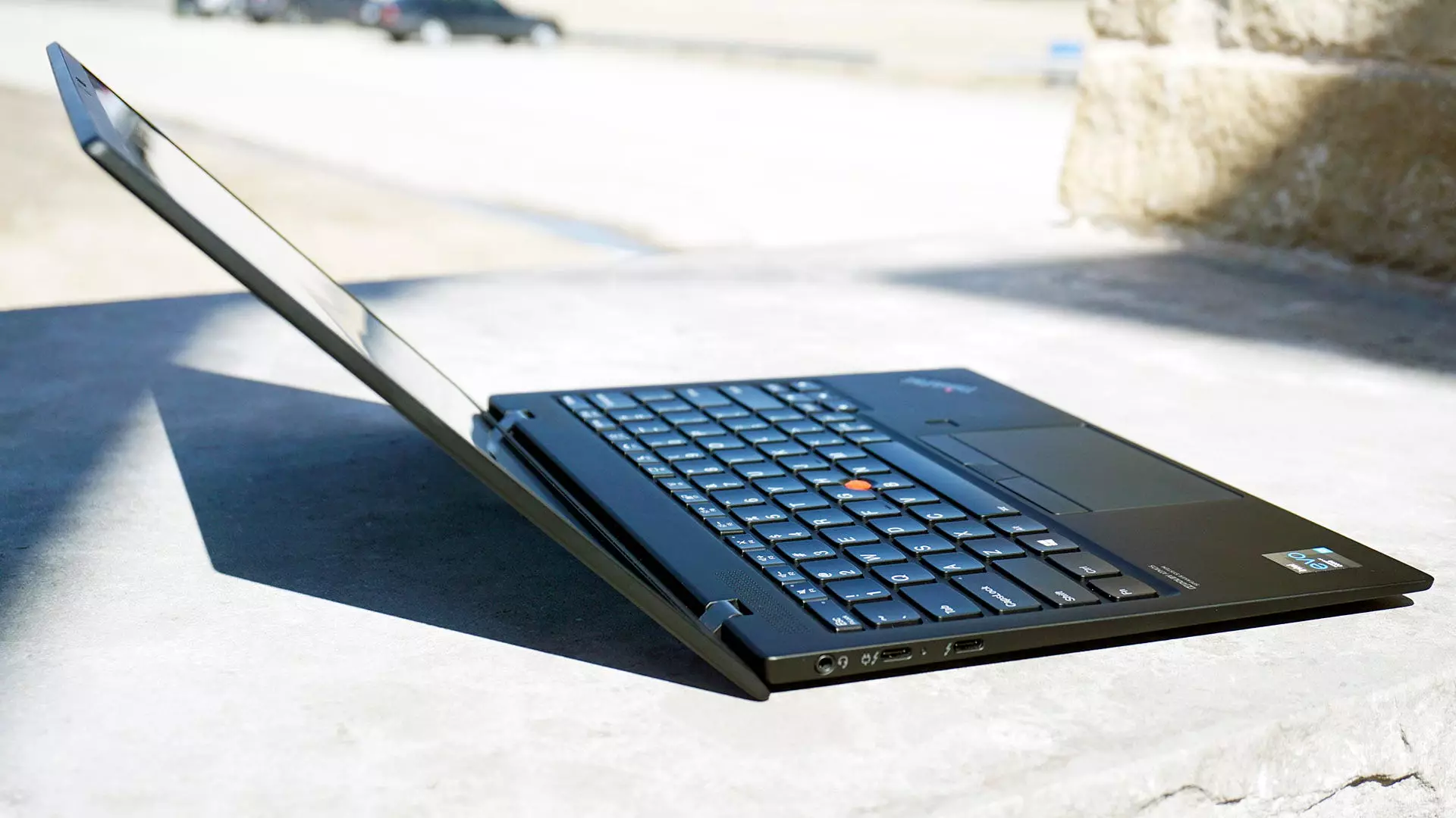 ThinkPad X1 Nano vanaf de zijkant