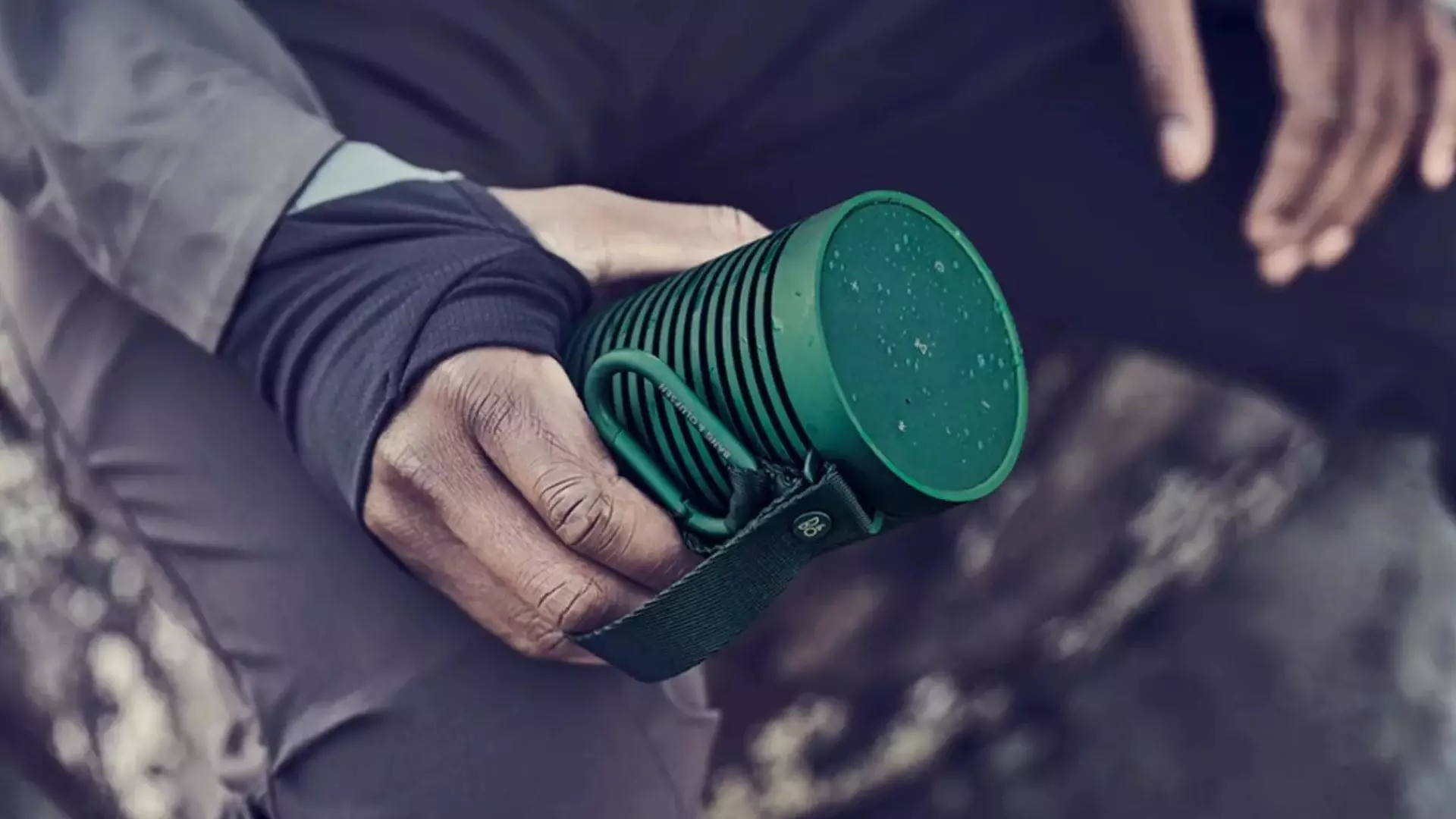 Bang & Olufsen yeşil taşınabilir metal hoparlör