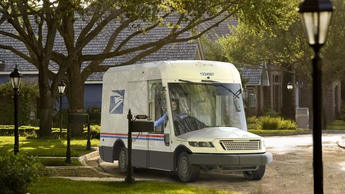 Un camion postale di nuova generazione, con un enorme parabrezza e un piccolo cofano.